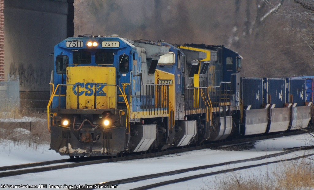 CSX 7511 thunders under Mill St.